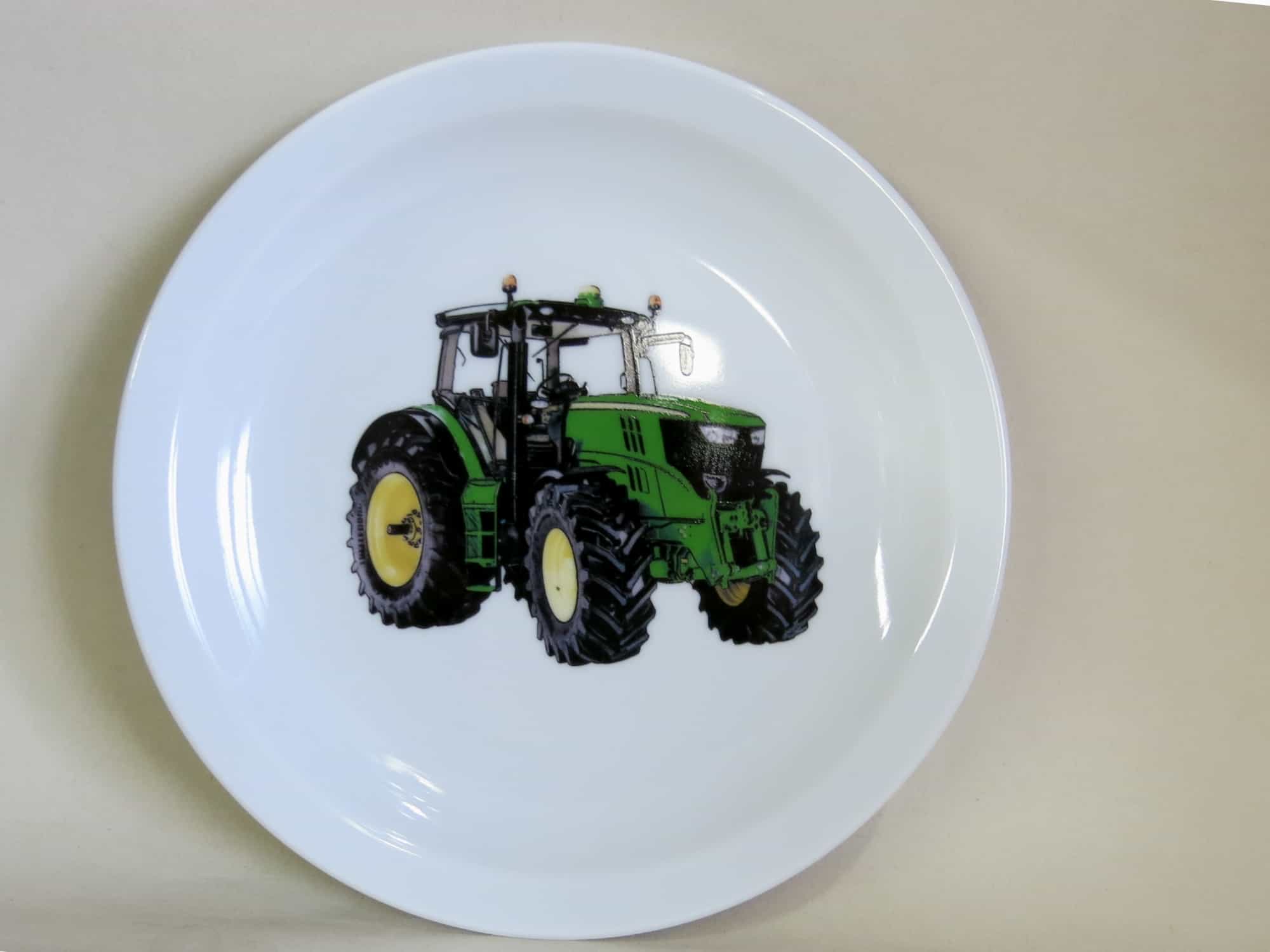 Teller mit grünem Traktor ~ Porzellan im Hinterhof